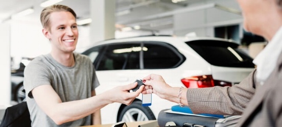 Je eerste auto kopen: 9 tips om het makkelijker te maken